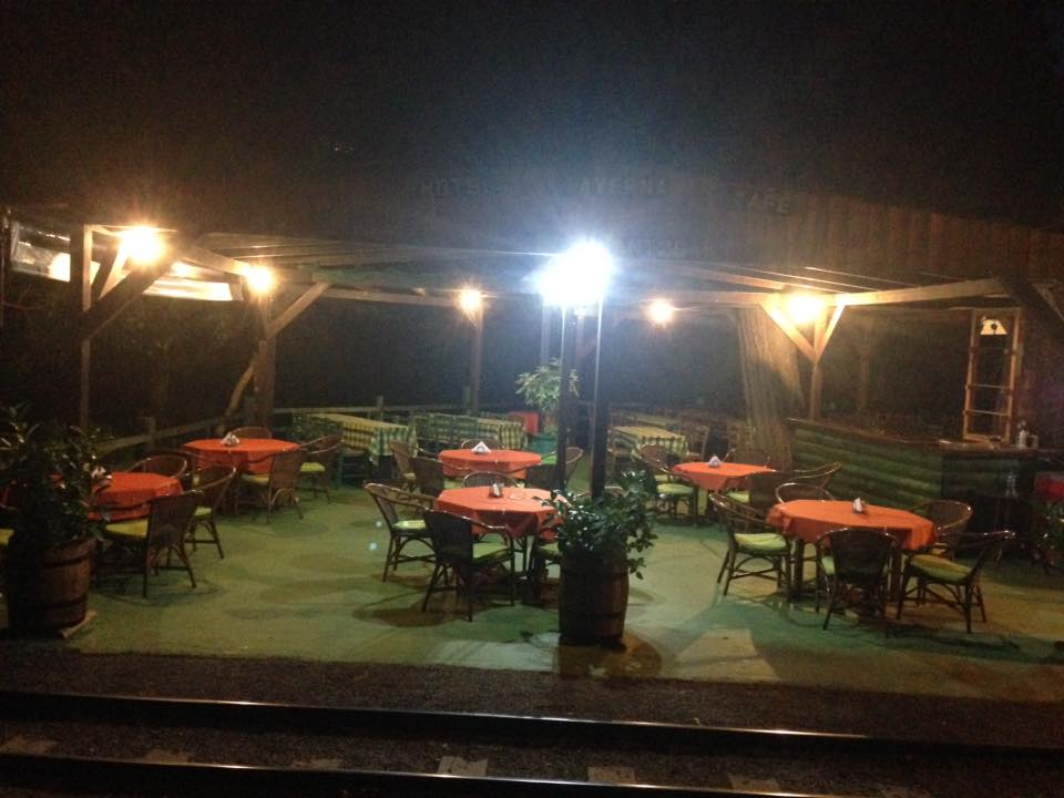 ROMANTZO - ΠΑΡΑΔΟΣΙΑΚΗ ΤΑΒΕΡΝΑ ΚΑΤΩ ΖΑΧΛΩΡΟΥ ΚΑΛΑΒΡΥΤΑ