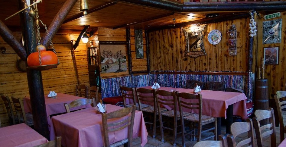 ROMANTZO - ΠΑΡΑΔΟΣΙΑΚΗ ΤΑΒΕΡΝΑ ΚΑΤΩ ΖΑΧΛΩΡΟΥ ΚΑΛΑΒΡΥΤΑ