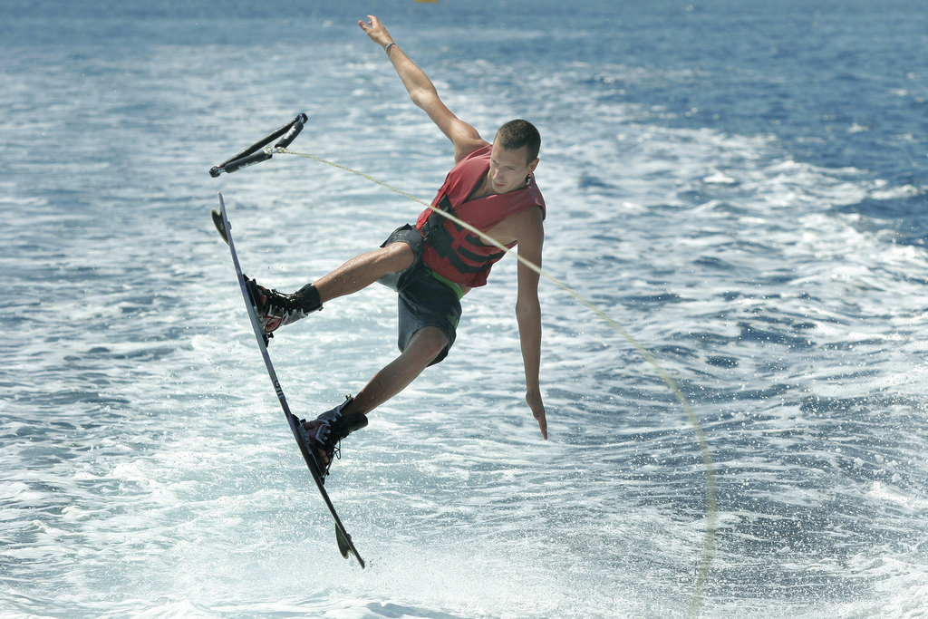 Wavesports - Θαλάσσιο Σπορ Wakeboard Flyboard Περίβολος Σαντορίνη