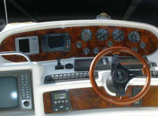 Suncoast Motor Yacht - Personalized Cruises For Couples Athens