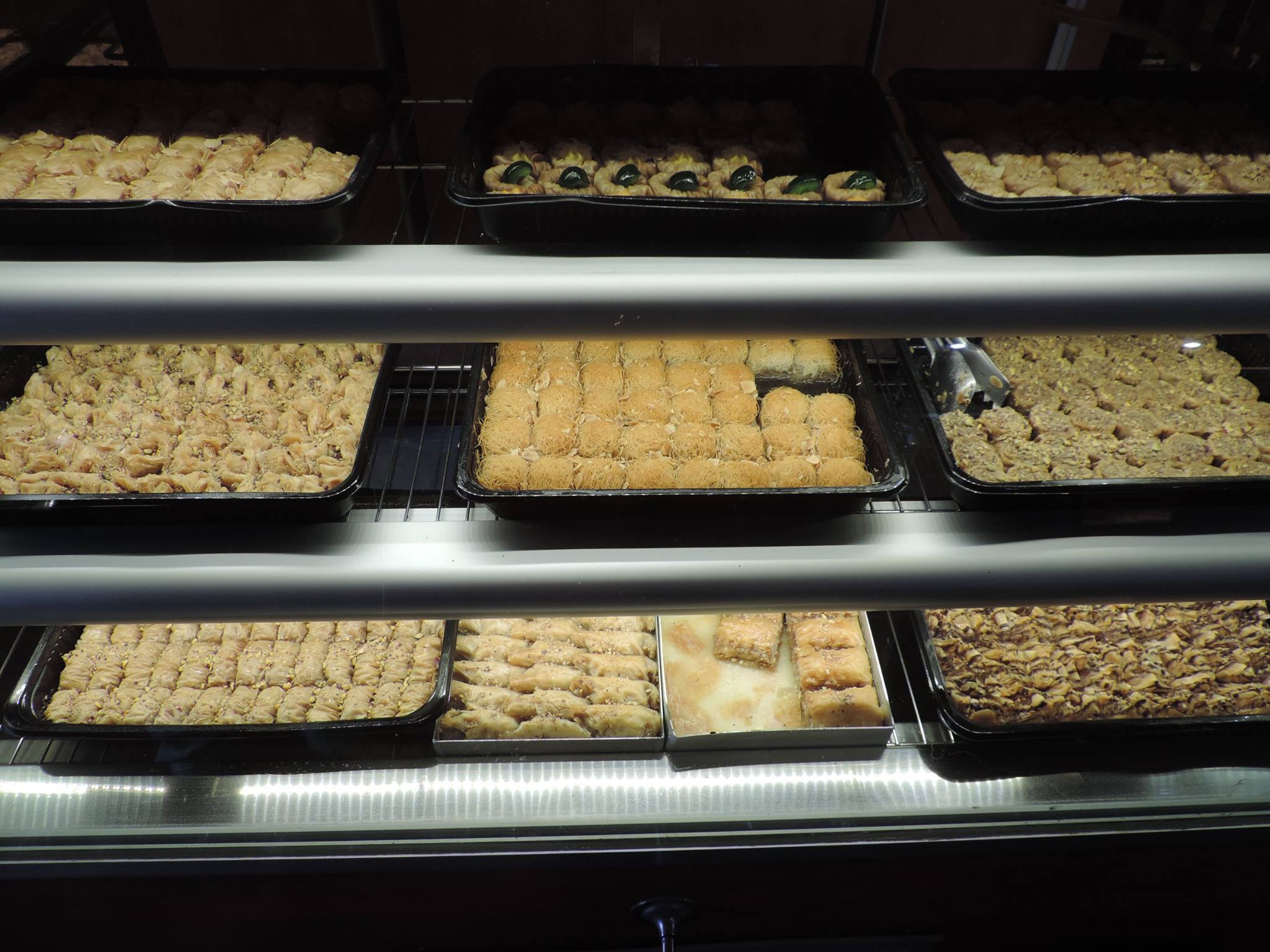 Πετράκης - Αρτοποιείο Ζαχαροπλαστείο Πρωϊνό Γαύριο Άνδρος