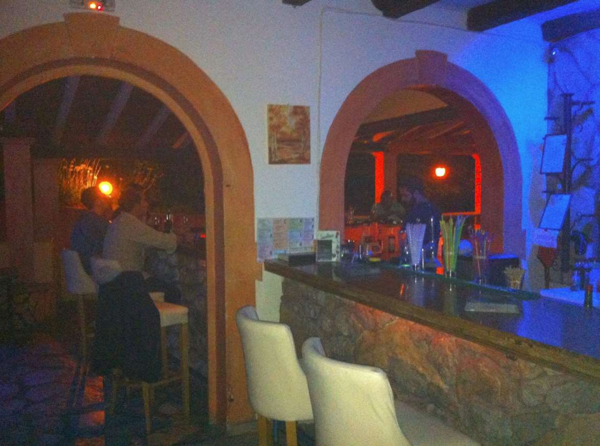Medusa Bar - Μπαρ Coctails Lounge Rock Reggae Λιαπάδες Κέρκυρα