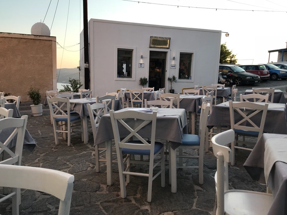 Η Στάση - Ιταλικά Εστιατόρια Τρυπητή Μήλος