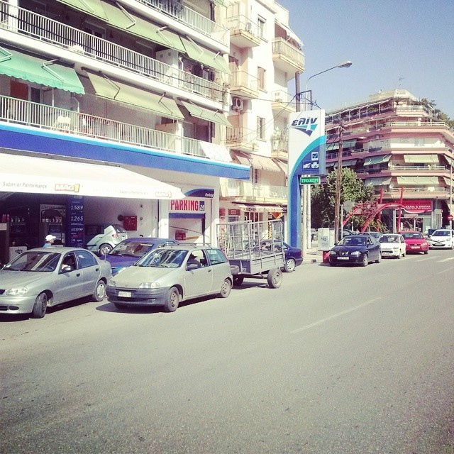 Ελίν Χατζηαβραάμ - Βενζινάδικο Parking Χαριλάου Θεσσαλονίκη