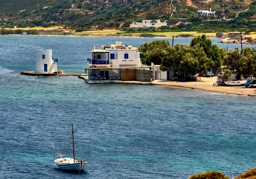 Εμπουριός - Παραθαλάσσια Ταβέρνα Μαγειρείο Μήλος