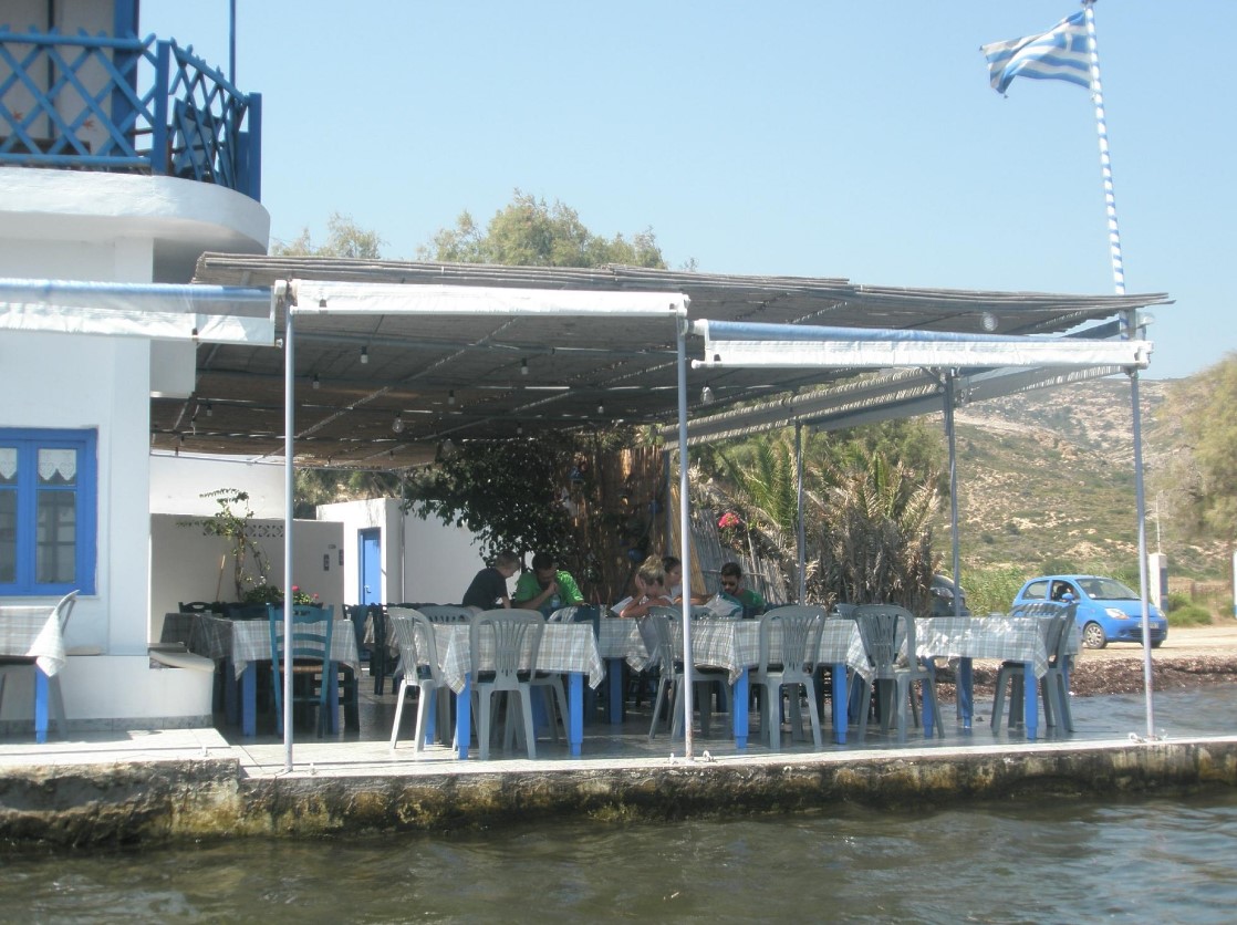 Εμπουριός - Παραθαλάσσια Ταβέρνα Μαγειρείο Μήλος