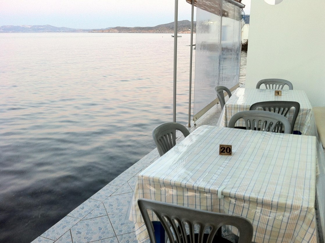 Εμπουριός - Παραθαλάσσια Ταβέρνα Μαγειρείο Μήλος
