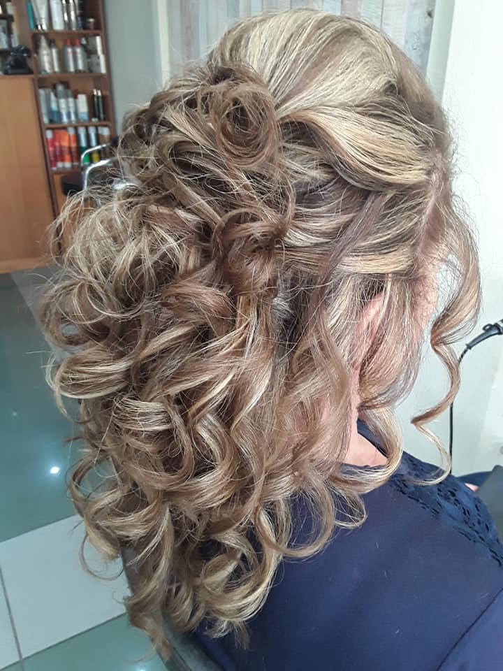 Κομμώσεις Ρούλα-Νίκος - Κομμωτήριο & Κουρείο Μοίρες