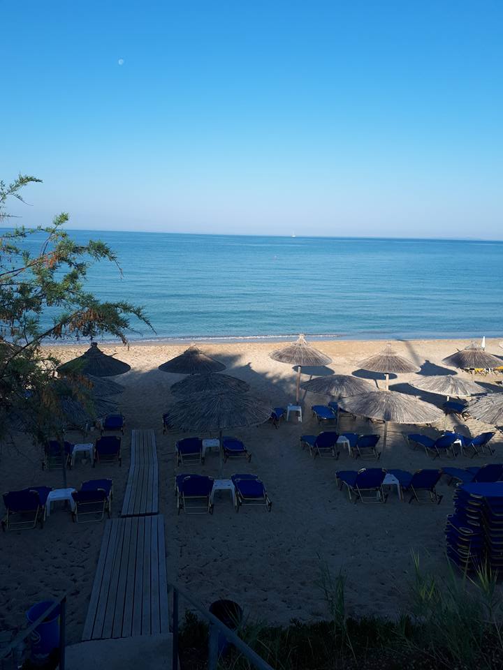 Rousto Hotel - Δίκλινα Τρίκλινα Δωμάτια Παραλία Λούτσας