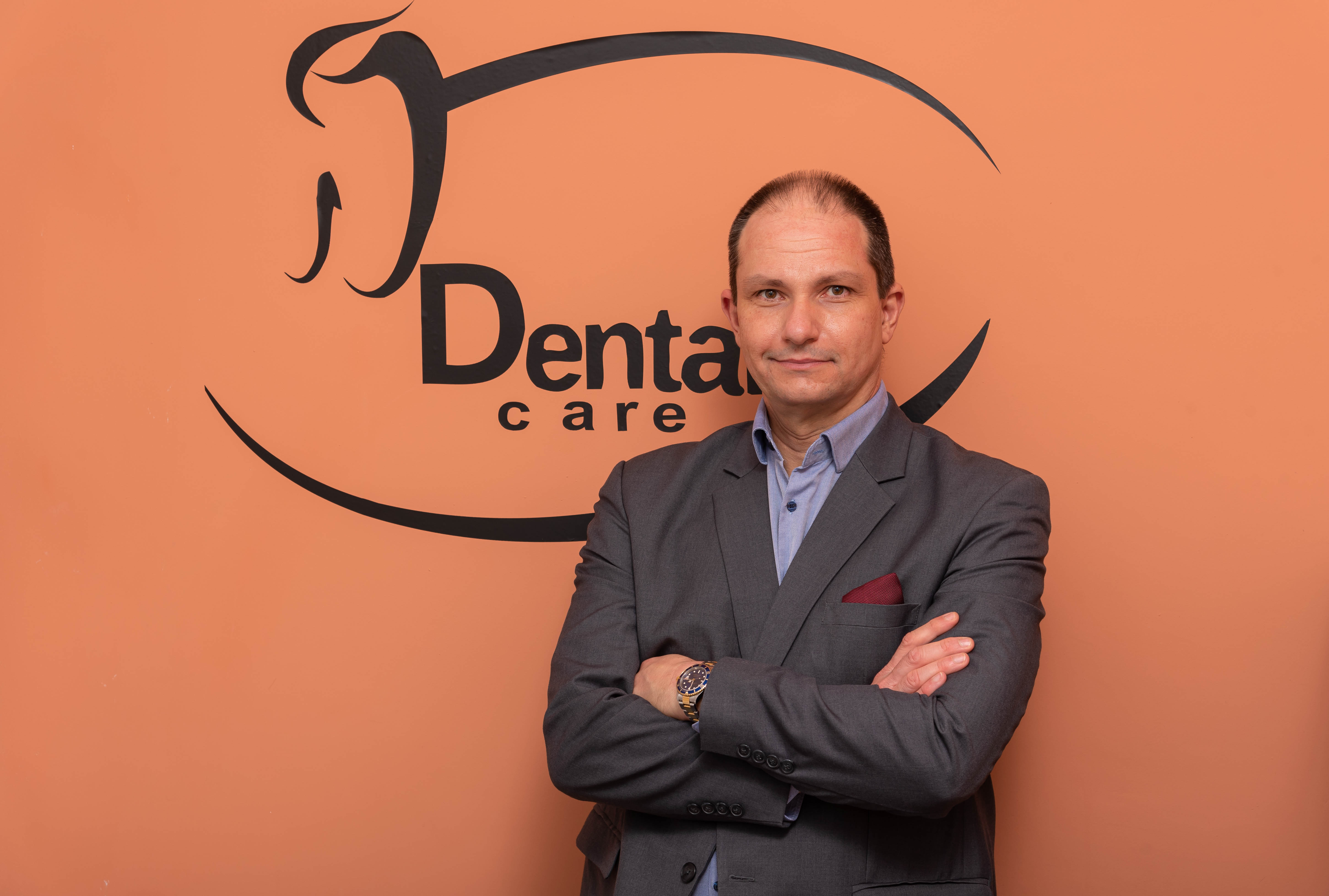 Ντιγριντάκης Νεκτάριος - Χειρουργός Οδοντίατρος Ηλιούπολη