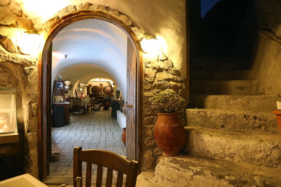 The Cave Of Nikolas - The Best Traditional Restaurant Santorini