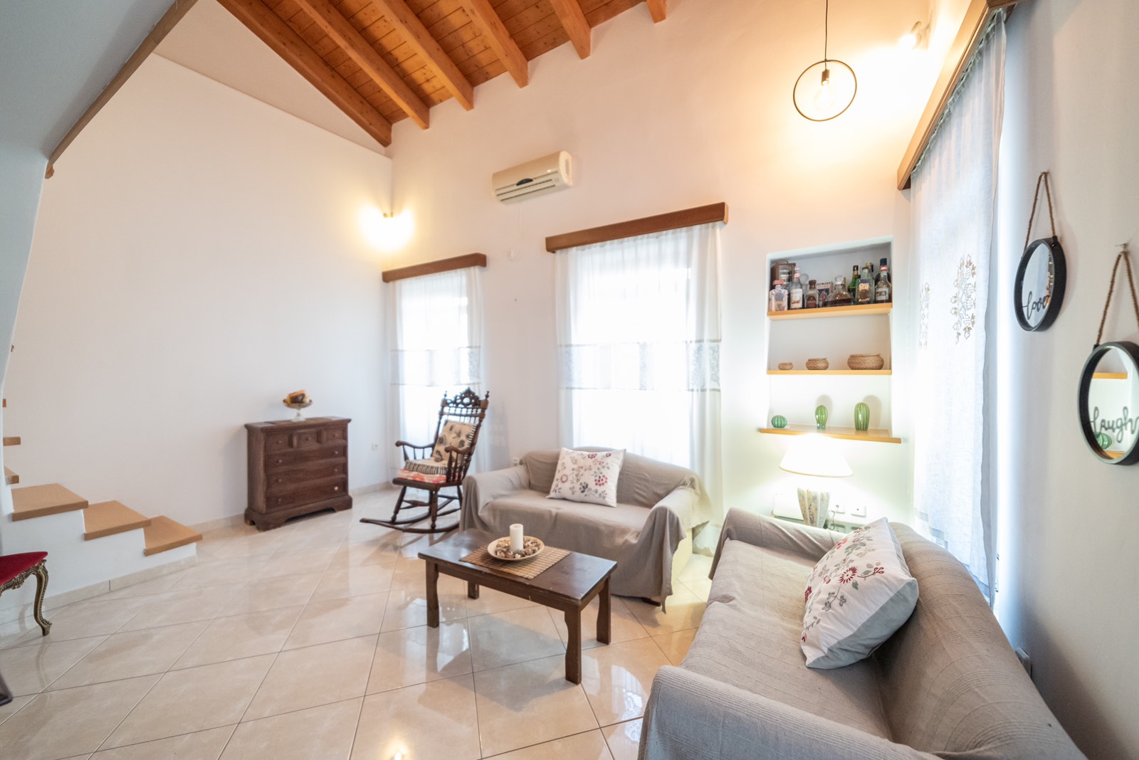 Dina's Apartments To Let - Επιπλωμένα Διαμερίσματα Κύθνος