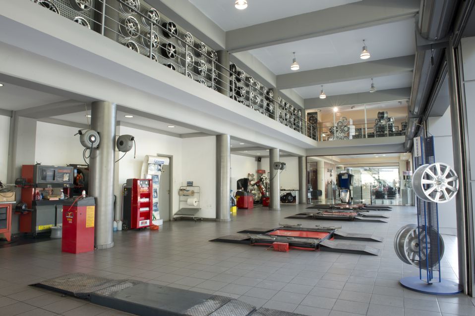 Ελαστικά Χύτας Center - 24ωρο Κινητό Συνεργείο Ελευσίνα