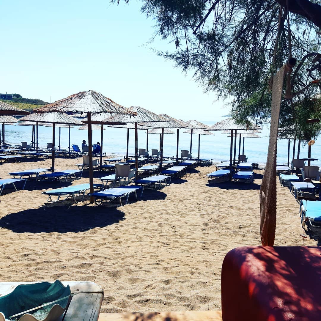ΜαγιΟρκα Beach Bar - Οργανωμένη Παραλία Βρωμοπούσι Κερατέα