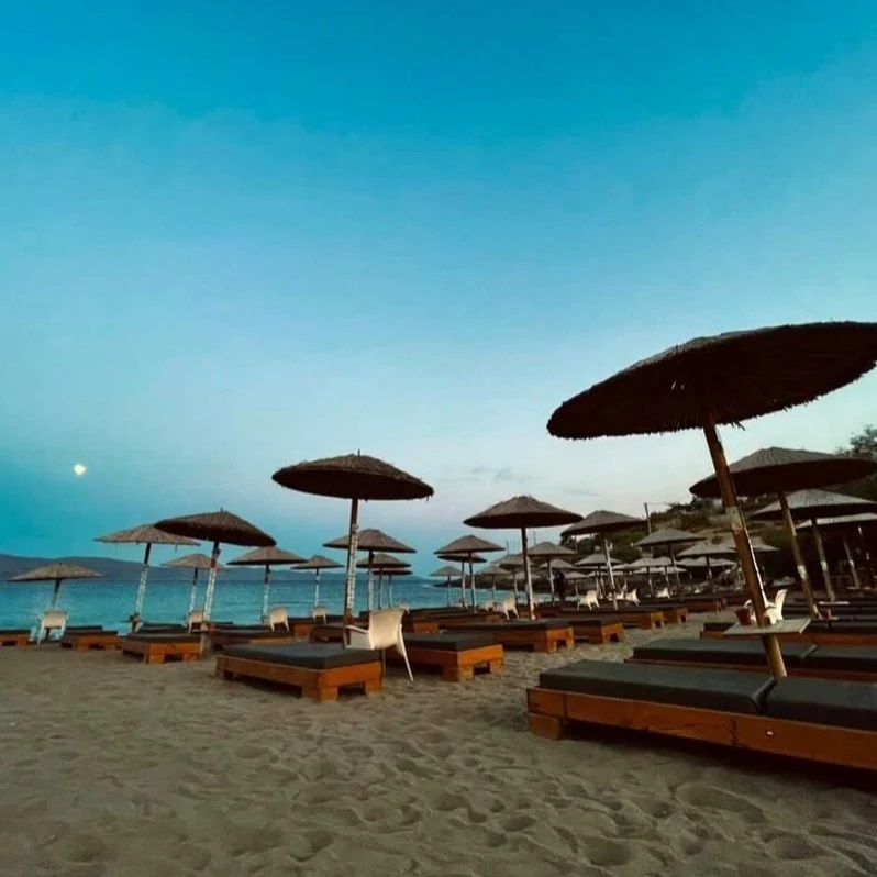 ΜαγιΟρκα Beach Bar - Οργανωμένη Παραλία Βρωμοπούσι Κερατέα