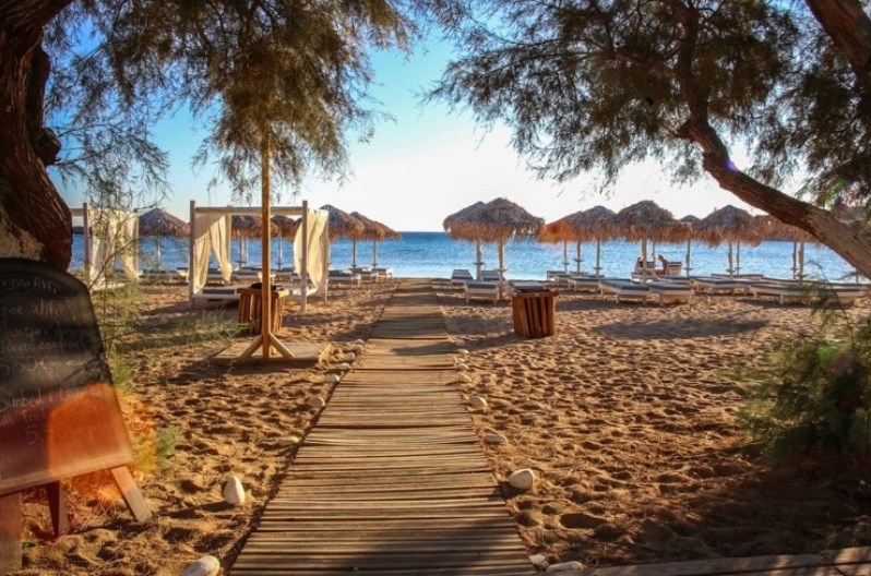 George Mandarakas - Luxury Taxi Services Andros