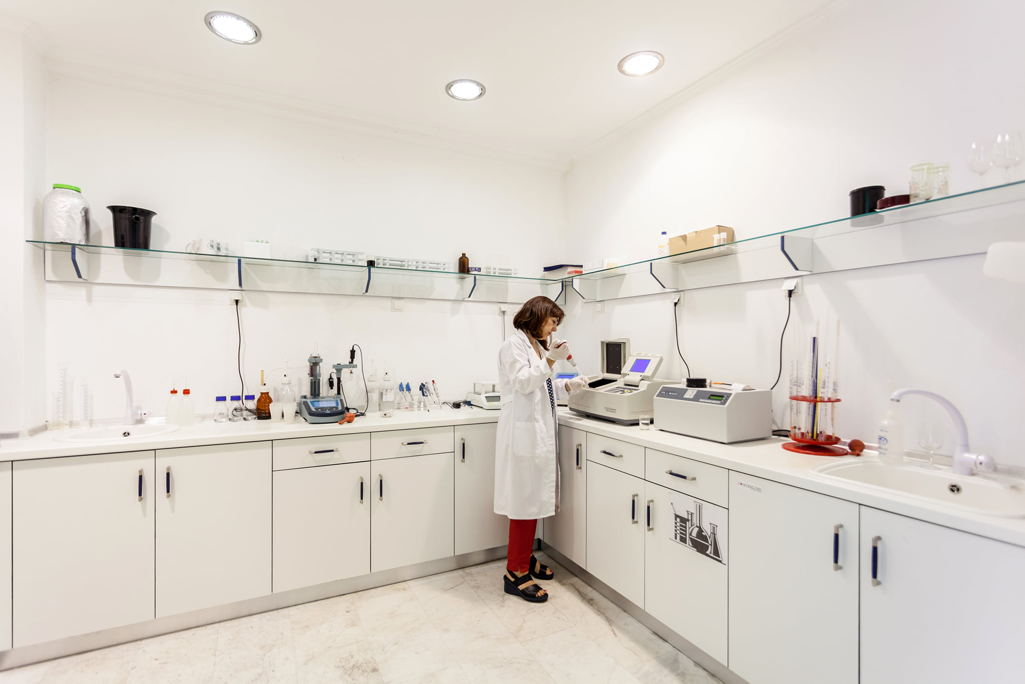 Oenopolis - Οινολογικό Εργαστήριο Δράμα