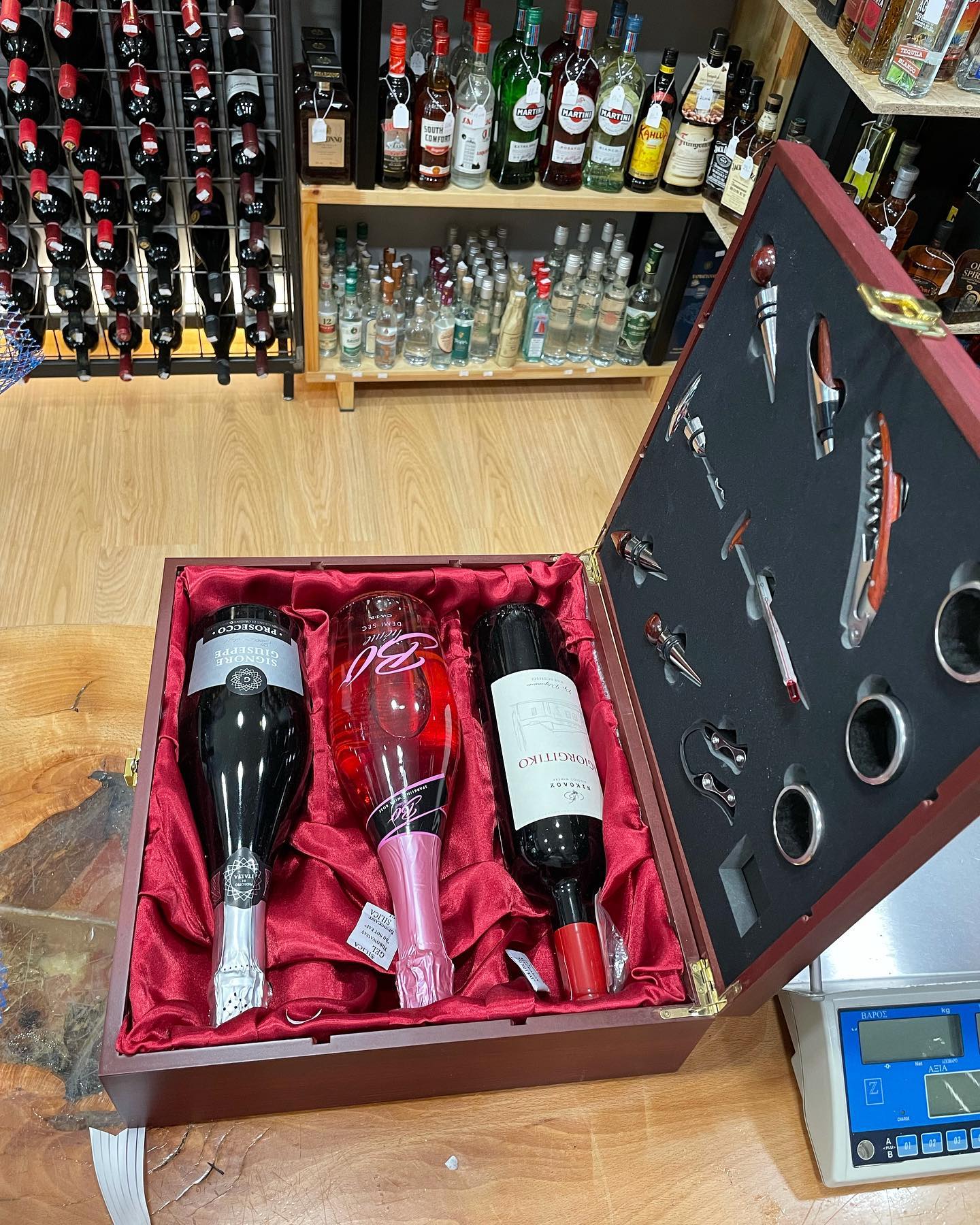 Cava Isa Wine Cellar - Κάβα Ποτών Κυψέλη