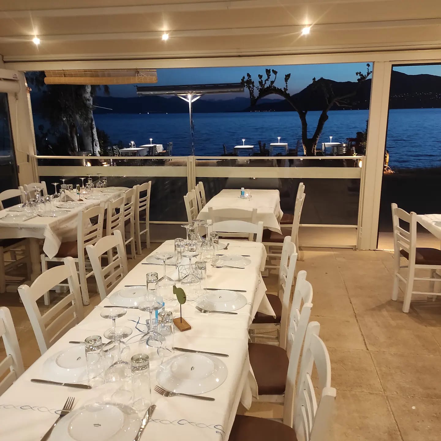 Yiasemi - Εστιατόριο Θαλασσινών Λουτρά Αιδηψού