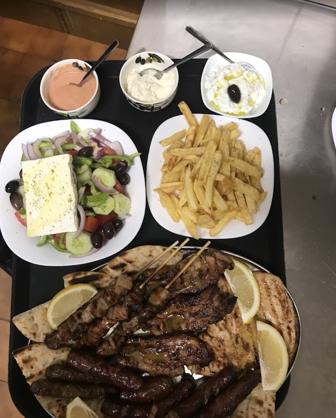 Η Πλατεία Της Μανης - Ψησταριά Snack Bar Φλομοχώρι
