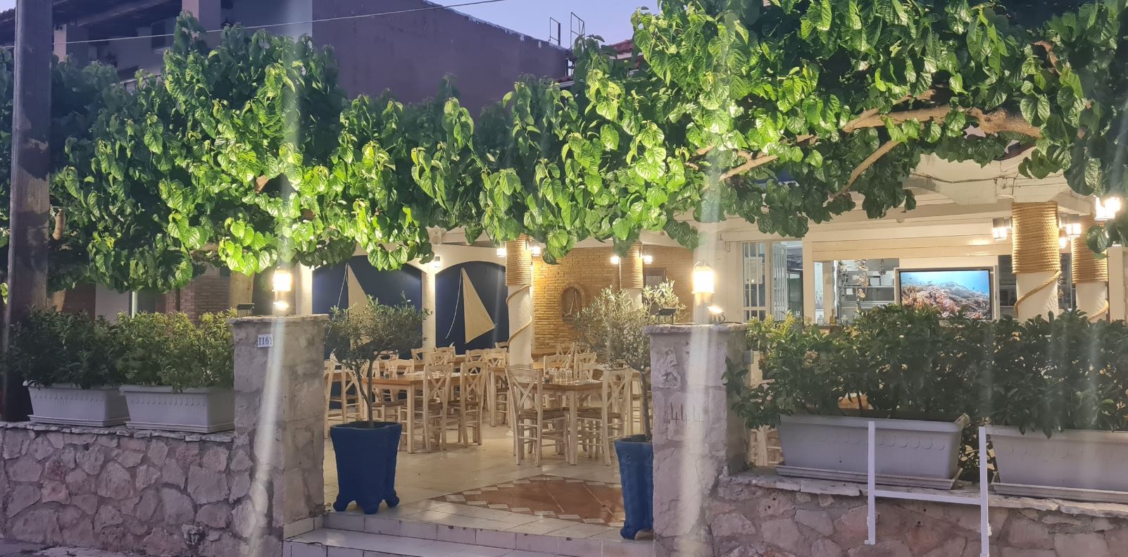Κοχύλι Seafood Restaurant - Εστιατόριο Θαλασσινών Λαγανάς
