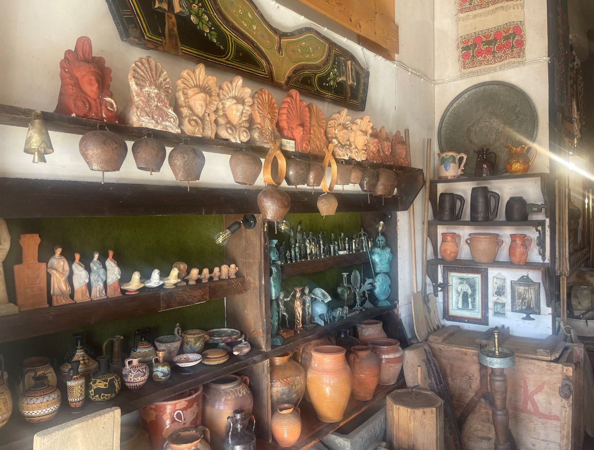 Παλαιοπωλείο Jimmys Antiques - Αντίκες Δελφοί