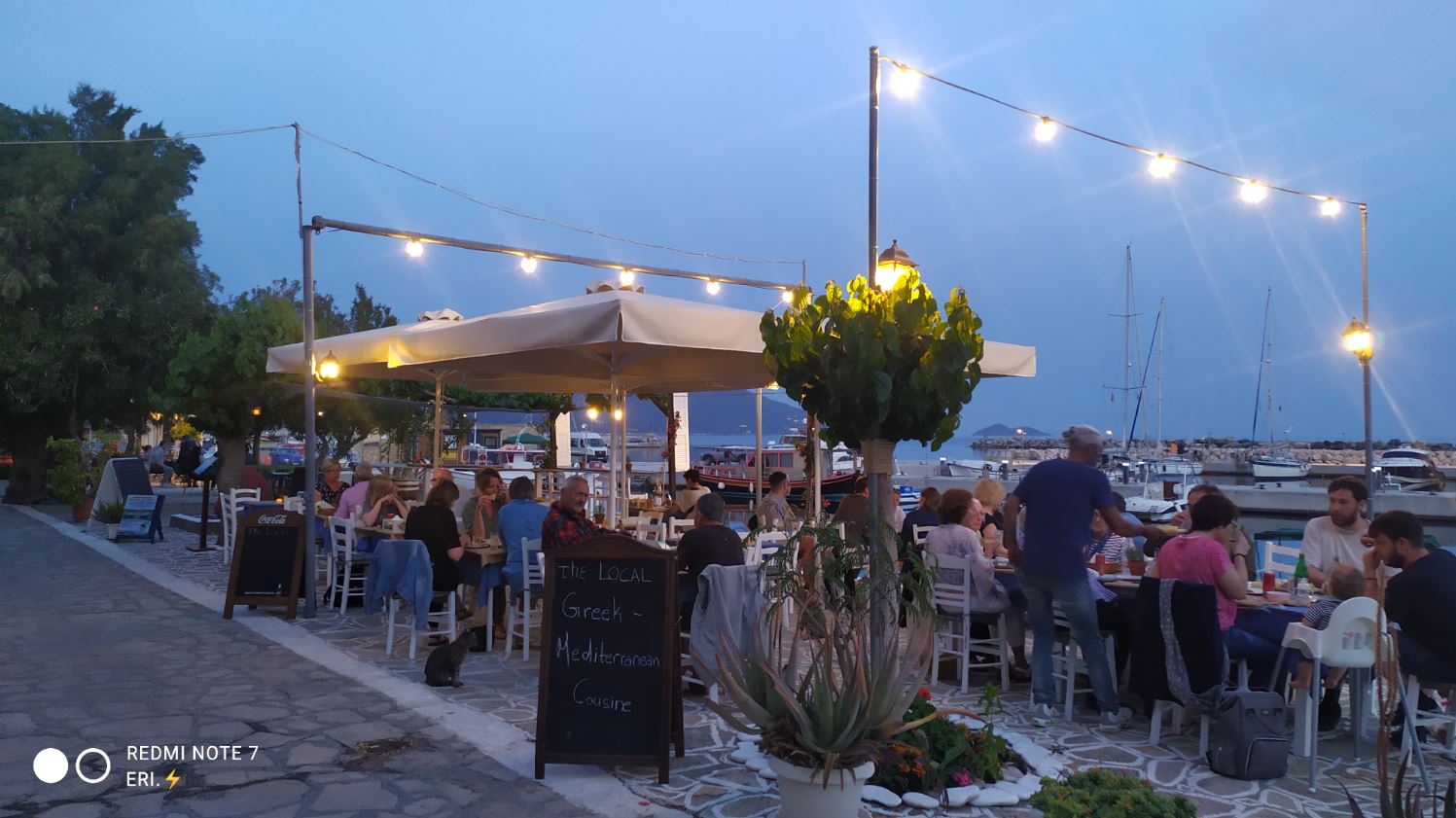 Εστιατόριο Thε Local - Κρεατικά Θαλασσινά Μαραθόκαμπος