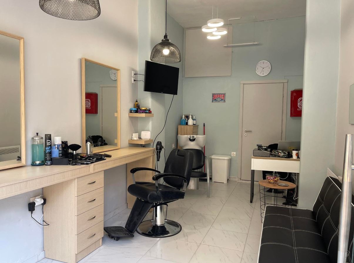 Johnnys Barbershop - Παραδοσιακό Κουρείο Άνω Πόλη