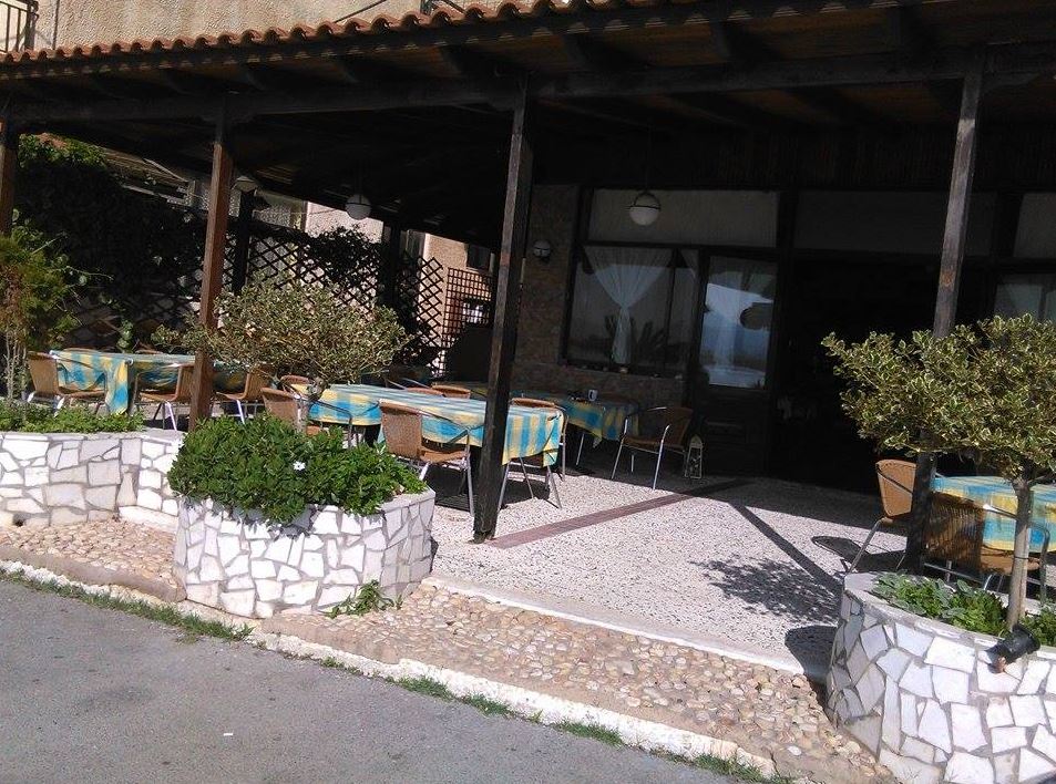 Ακρογιάλι - Ψαροταβέρνα Ουζερί Καφέ Λευκαντί