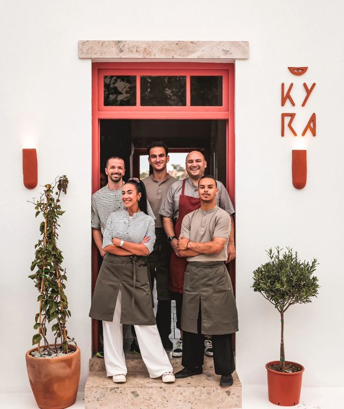 Kyra All Day Bar Restaurant - Brunch Lunch Dinner Plaka Milos