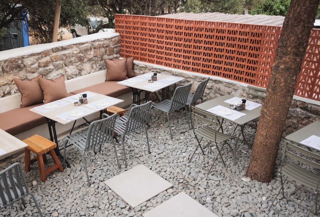 Kyra All Day Bar Restaurant - Brunch Lunch Dinner Plaka Milos
