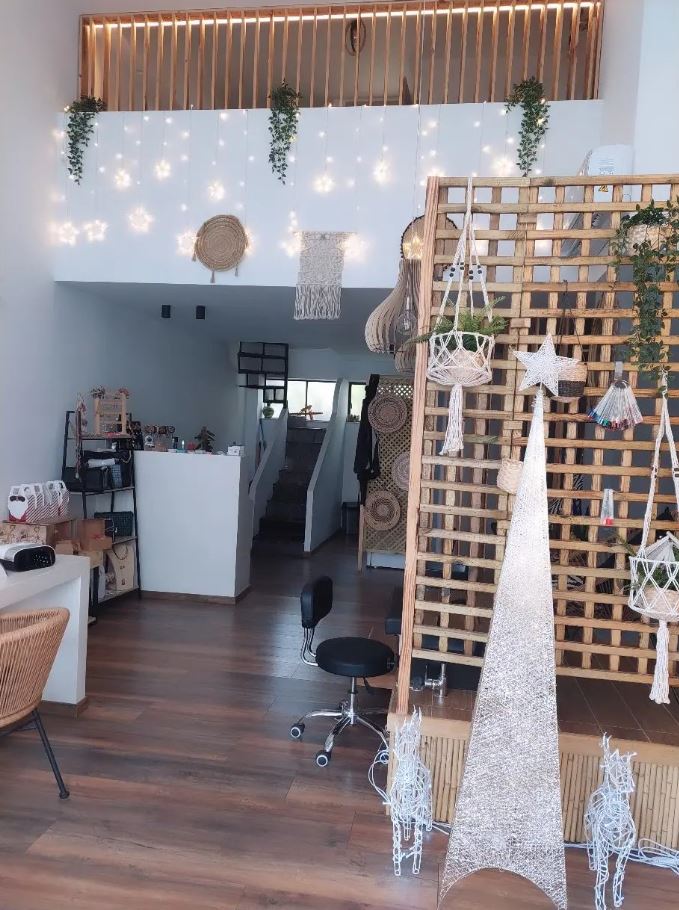 JB Beauty Bar - Περιποίηση Νυχιών Μακιγιάζ Γαλάτσι