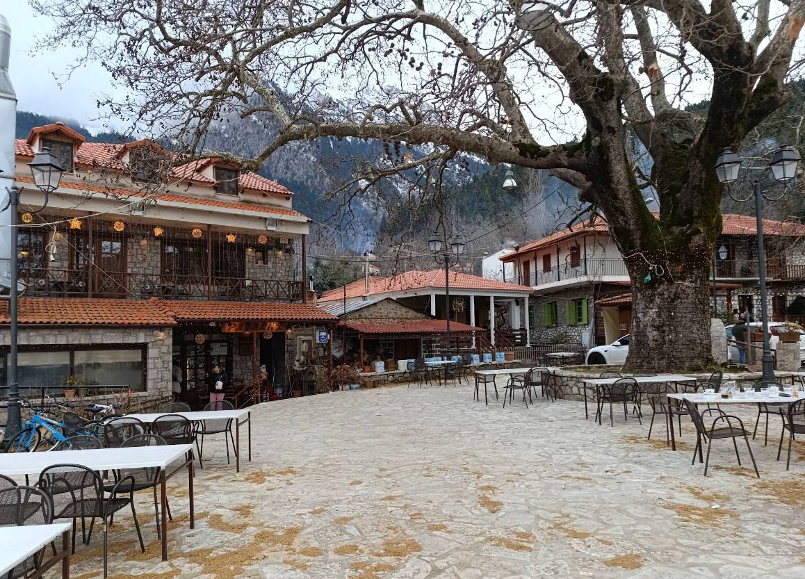 Ραβάνη - Παραδοσιακή Ταβέρνα Ξενώνας Αθανάσιος Διάκος